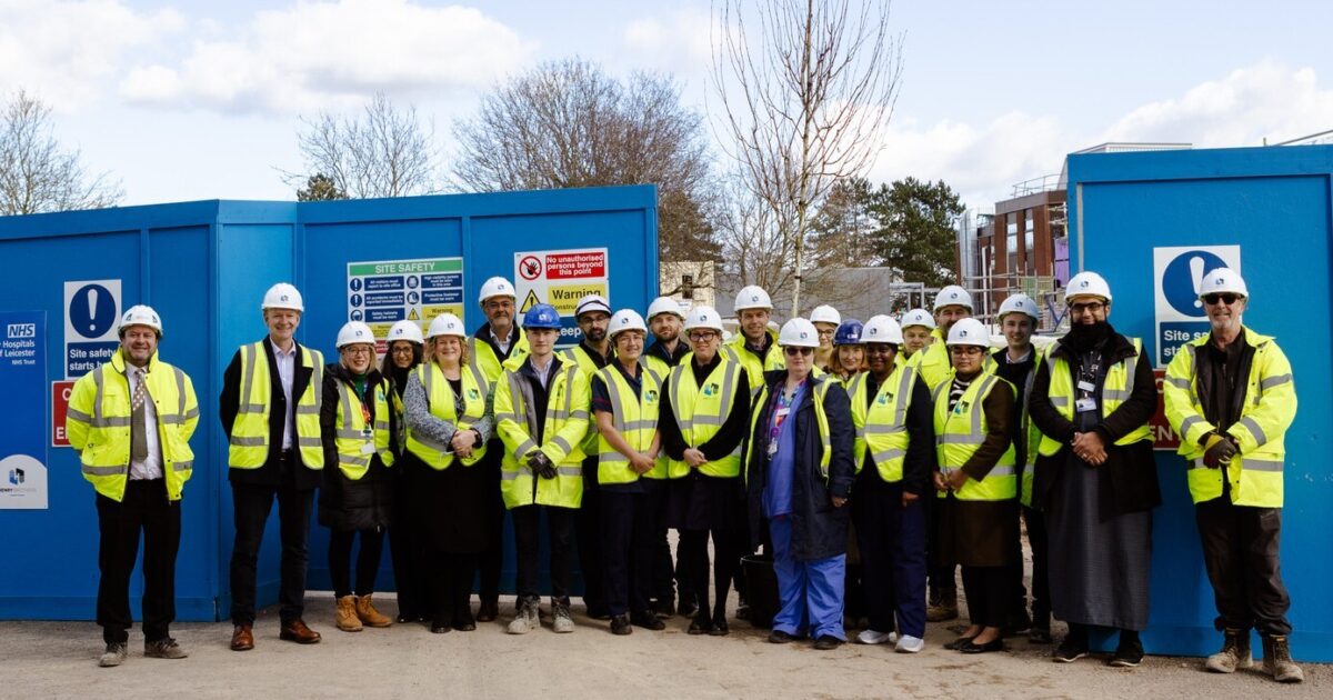Topping out Leicester’s new Endoscopy Unit / P+HS Architects